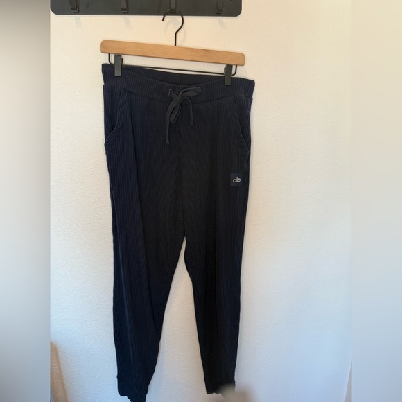 ALO Yoga | Pants & Jumpsuits | Alo Muse Joggers | Poshmark